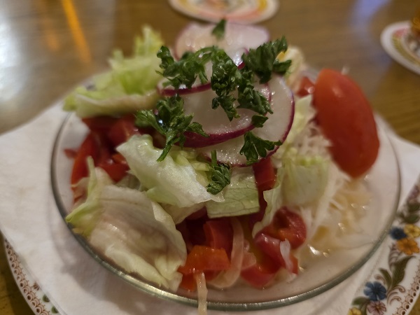 Essen wie Gott in Franken: Bratwürste mit Pommes Frites und einem ...